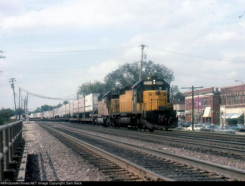 CNW 6844 and UP 3384